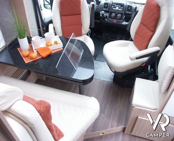 Burstner Travel Van 590 G - semintegrale compatto con garage