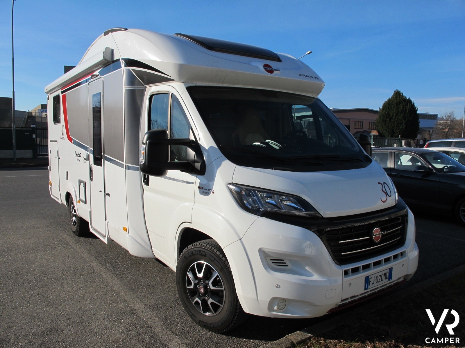Burstner Ixeo Time 710 G "Ed. 30": camper letto matrimoniale