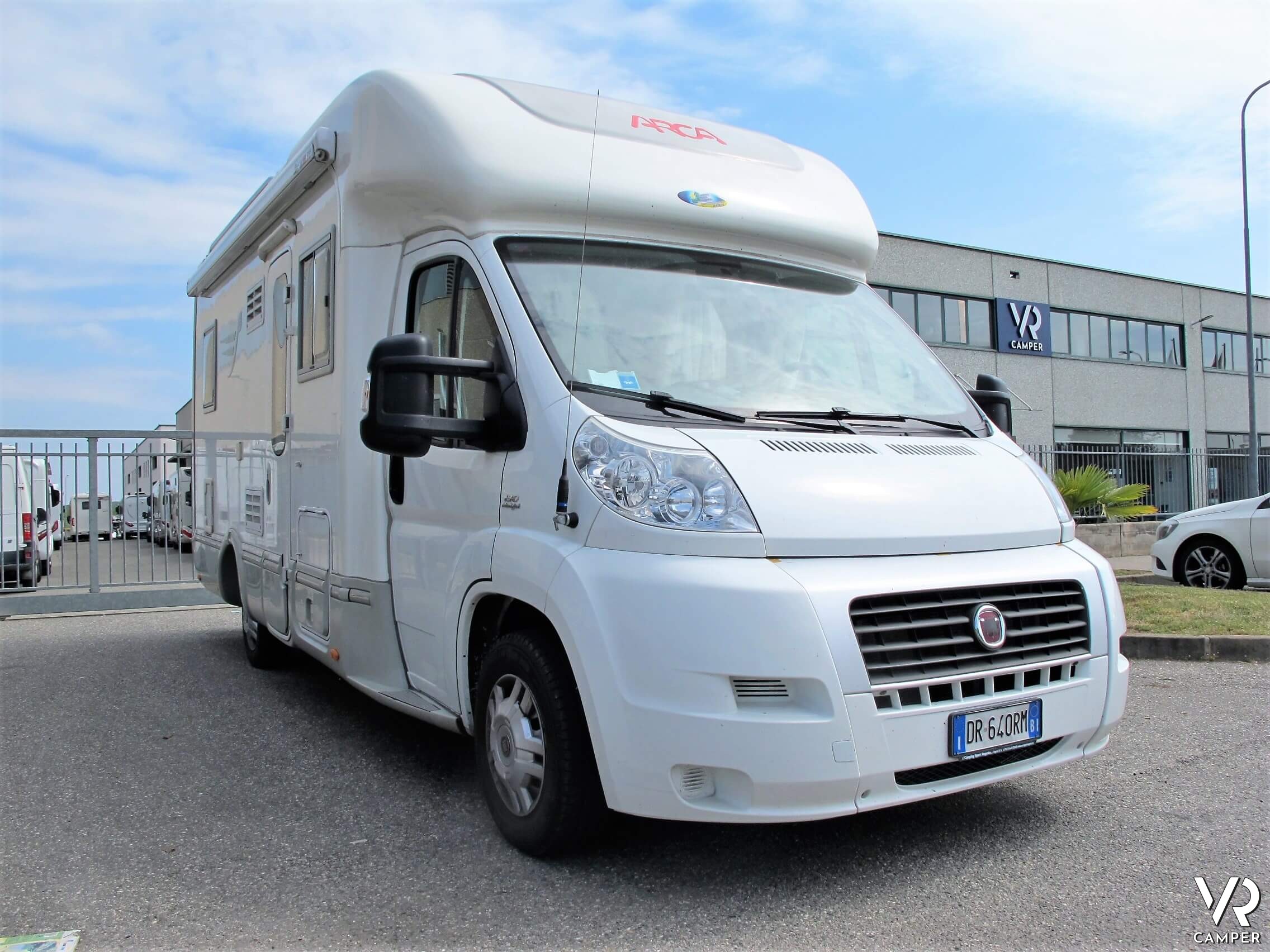 Arca P 680 LSX - Semintegrale con letto alla francese