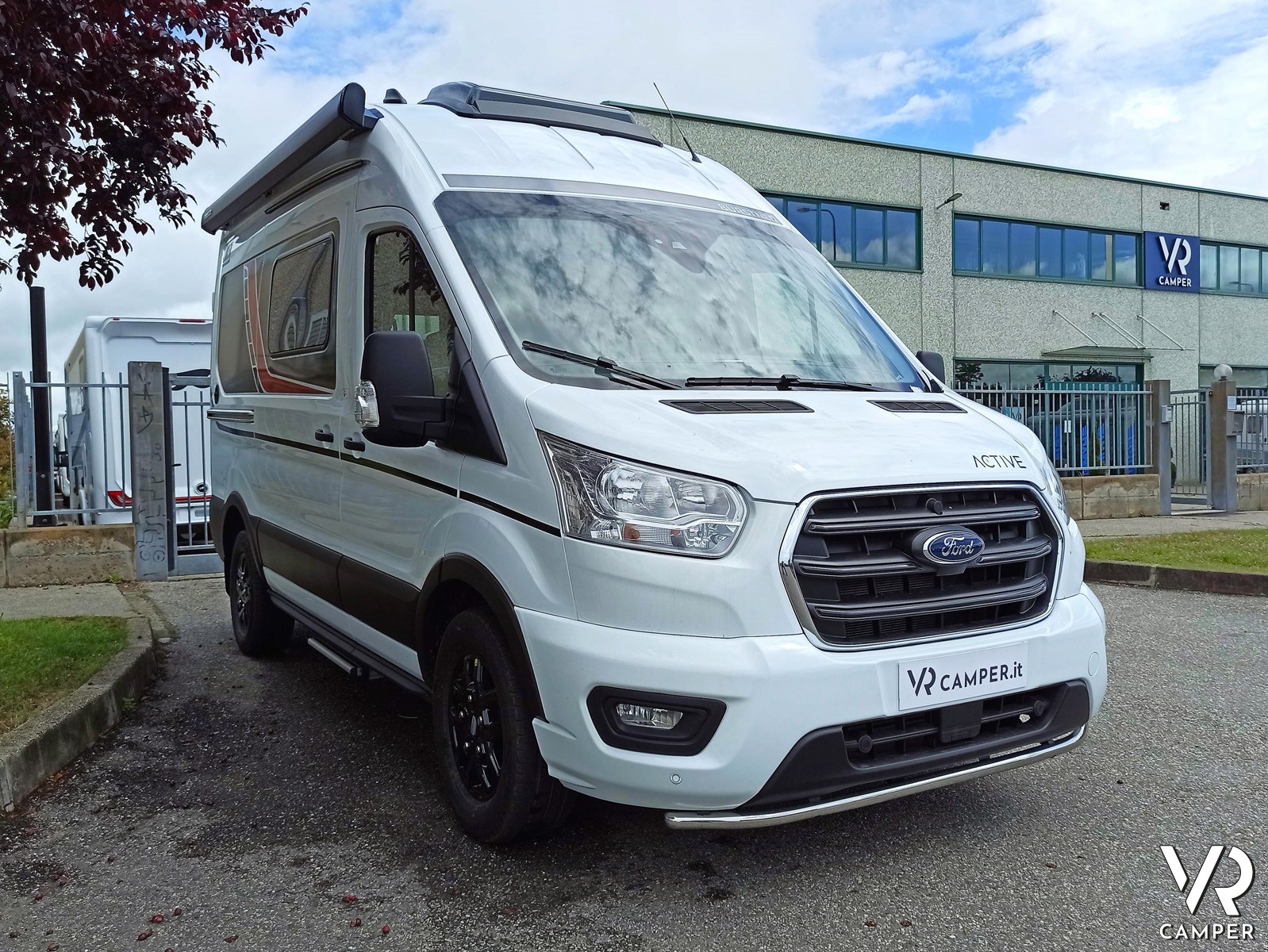 Burstner Lineo C 550 - Furgonato Bianco su Ford a Noleggio